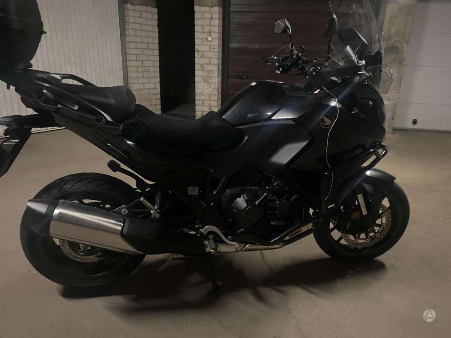 Melns Honda NT 1100 2023 Viļņa, ar dzinēja tilpumu 1.10 L un nobraukumu 6 tūkst. km par 13300 €, foto 6 vietnē AUTOMOTO.COM.LV