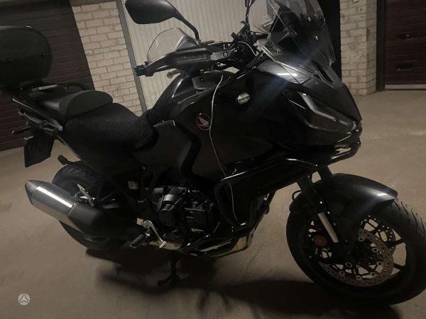 Melns Honda NT 1100 2023 Viļņa, ar dzinēja tilpumu 1.10 L un nobraukumu 6 tūkst. km par 13300 €, foto 8 vietnē AUTOMOTO.COM.LV