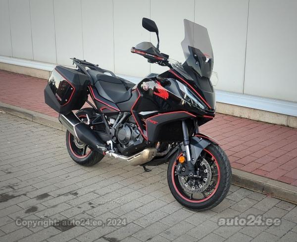 Black Honda NT 1100 2023 in Tallinn, with an engine capacity of 1.10 L and mileage of 18 thousand km for 10900 €, photo 2 on AUTOMOTO.COM.LV