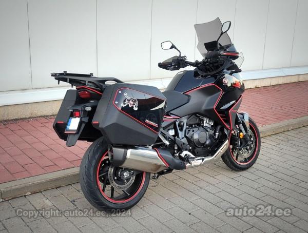 Black Honda NT 1100 2023 in Tallinn, with an engine capacity of 1.10 L and mileage of 18 thousand km for 10900 €, photo 5 on AUTOMOTO.COM.LV