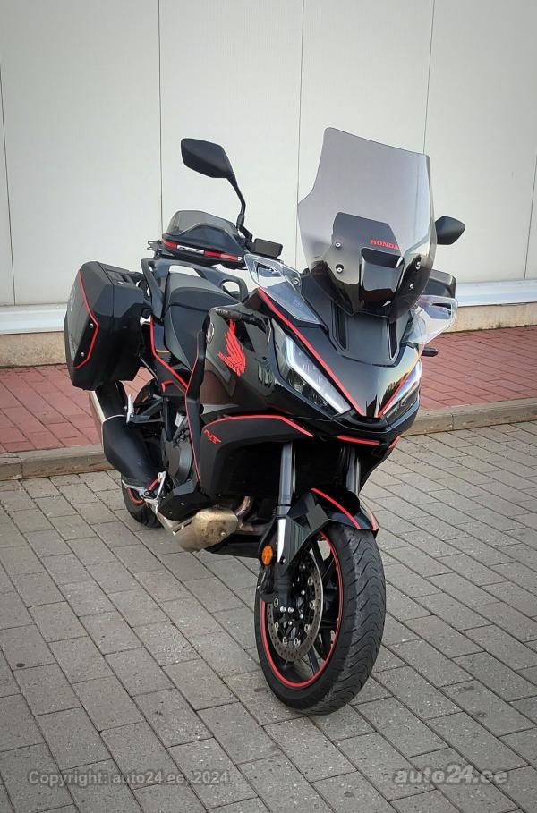 Black Honda NT 1100 2023 in Tallinn, with an engine capacity of 1.10 L and mileage of 18 thousand km for 10900 €, photo 8 on AUTOMOTO.COM.LV