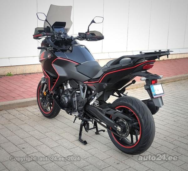 Melns Honda NT 1100 2023 Tallina, ar dzinēja tilpumu 1.10 L un nobraukumu 18 tūkst. km par 10900 €, foto 11 vietnē AUTOMOTO.COM.LV