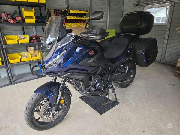 Zils Honda NT 1100 2025 Panevēža, ar dzinēja tilpumu 1.08 L un nobraukumu 6 tūkst. km par 15200 €, foto 1 vietnē AUTOMOTO.COM.LV