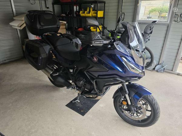 Zils Honda NT 1100 2025 Panevēža, ar dzinēja tilpumu 1.08 L un nobraukumu 6 tūkst. km par 15200 €, foto 2 vietnē AUTOMOTO.COM.LV