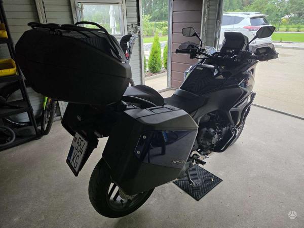 Zils Honda NT 1100 2025 Panevēža, ar dzinēja tilpumu 1.08 L un nobraukumu 6 tūkst. km par 15200 €, foto 3 vietnē AUTOMOTO.COM.LV