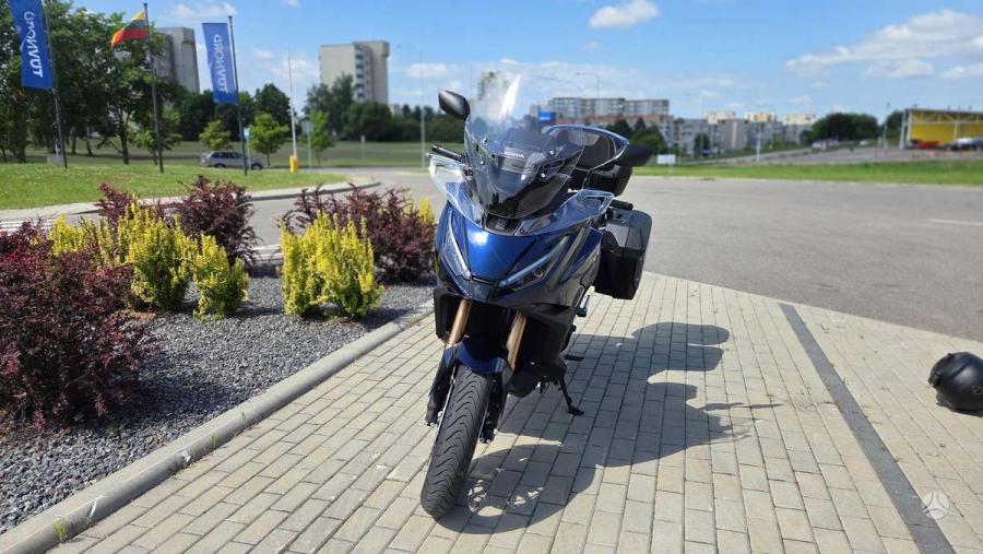 Zils Honda NT 1100 2026 Viļņa, ar dzinēja tilpumu 1.10 L un nobraukumu 1000 tūkst. km par 15900 €, foto 3 vietnē AUTOMOTO.COM.LV