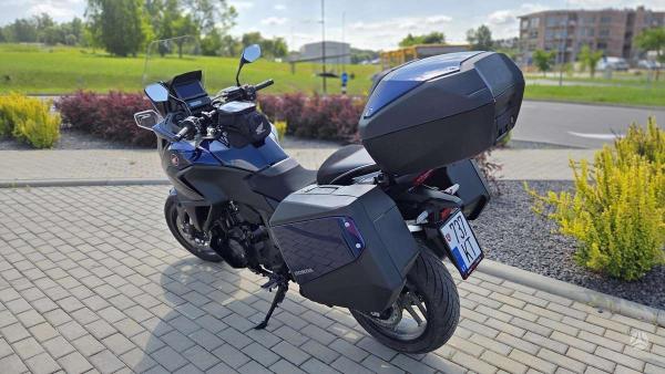 Zils Honda NT 1100 2026 Viļņa, ar dzinēja tilpumu 1.10 L un nobraukumu 1000 tūkst. km par 15900 €, foto 3 vietnē AUTOMOTO.COM.LV