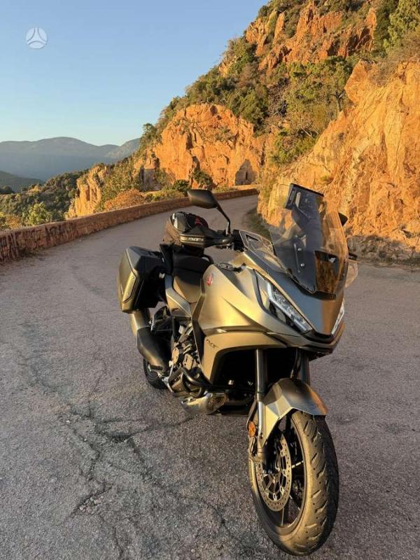 Grey Honda NT 1100 2024 in Kaunas, with an engine capacity of 1.10 L and mileage of 11 thousand km for 11500 €, photo 2 on AUTOMOTO.COM.LV