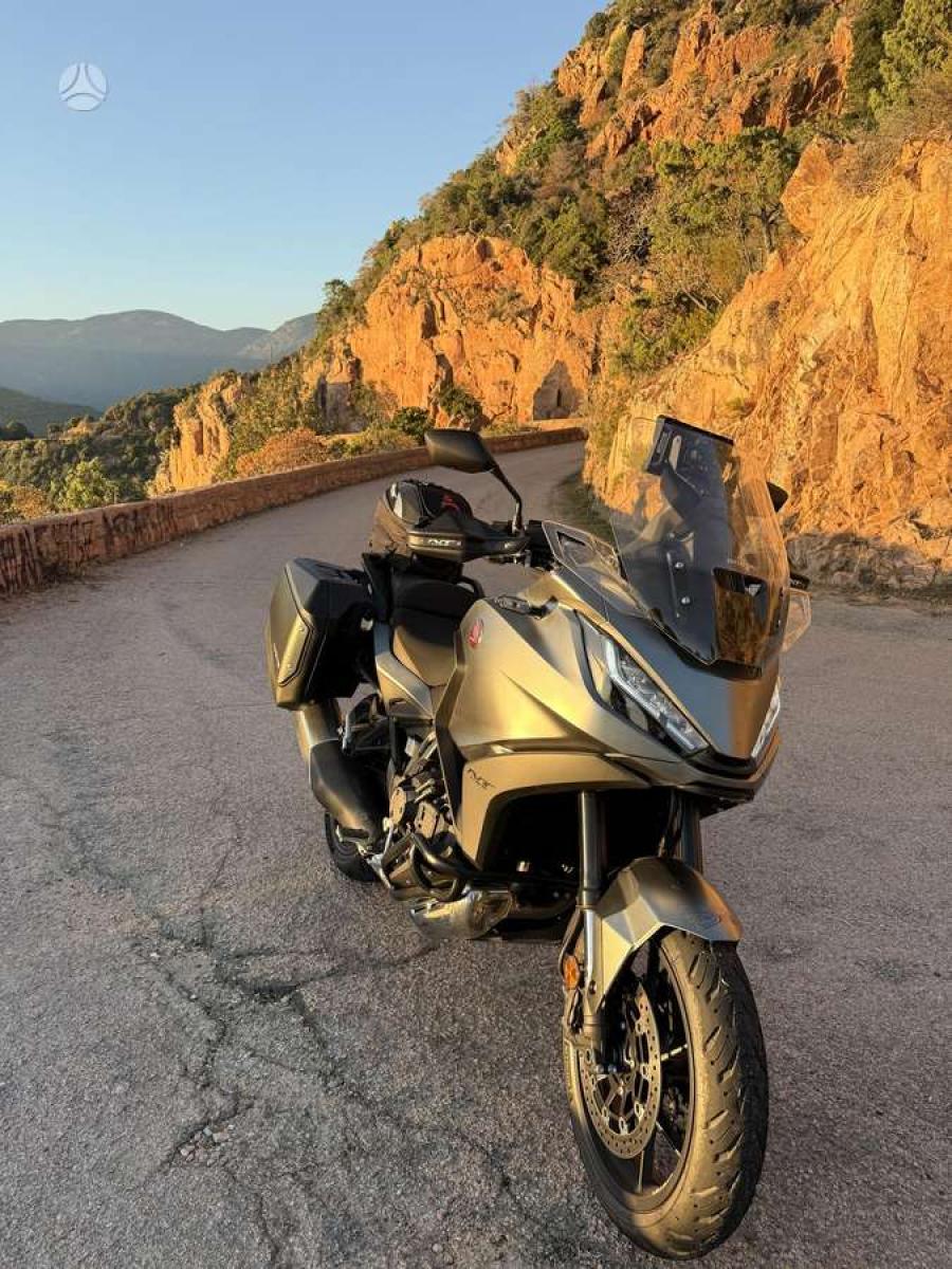 Pelēks Honda NT 1100 2024 Kauņa, ar dzinēja tilpumu 1.10 L un nobraukumu 11 tūkst. km par 11500 €, foto 3 vietnē AUTOMOTO.COM.LV
