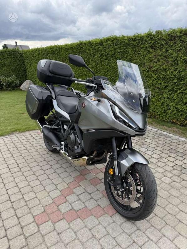 Grey Honda NT 1100 2024 in Marijampole, with an engine capacity of 1.08 L and mileage of 5 thousand km for 10850 €, photo 1 on AUTOMOTO.COM.LV