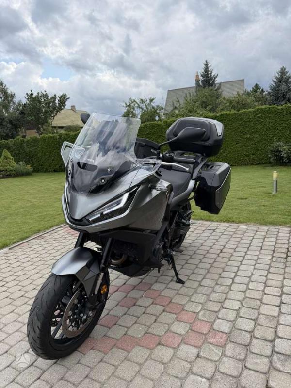 Grey Honda NT 1100 2024 in Marijampole, with an engine capacity of 1.08 L and mileage of 5 thousand km for 10850 €, photo 3 on AUTOMOTO.COM.LV