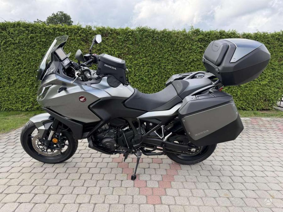 Grey Honda NT 1100 2024 in Marijampole, with an engine capacity of 1.08 L and mileage of 5 thousand km for 10850 €, photo 5 on AUTOMOTO.COM.LV