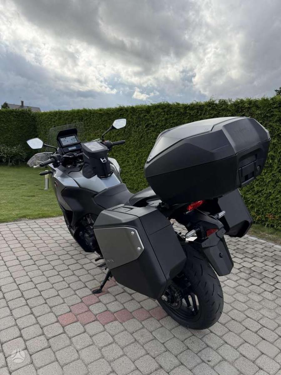 Grey Honda NT 1100 2024 in Marijampole, with an engine capacity of 1.08 L and mileage of 5 thousand km for 10850 €, photo 6 on AUTOMOTO.COM.LV