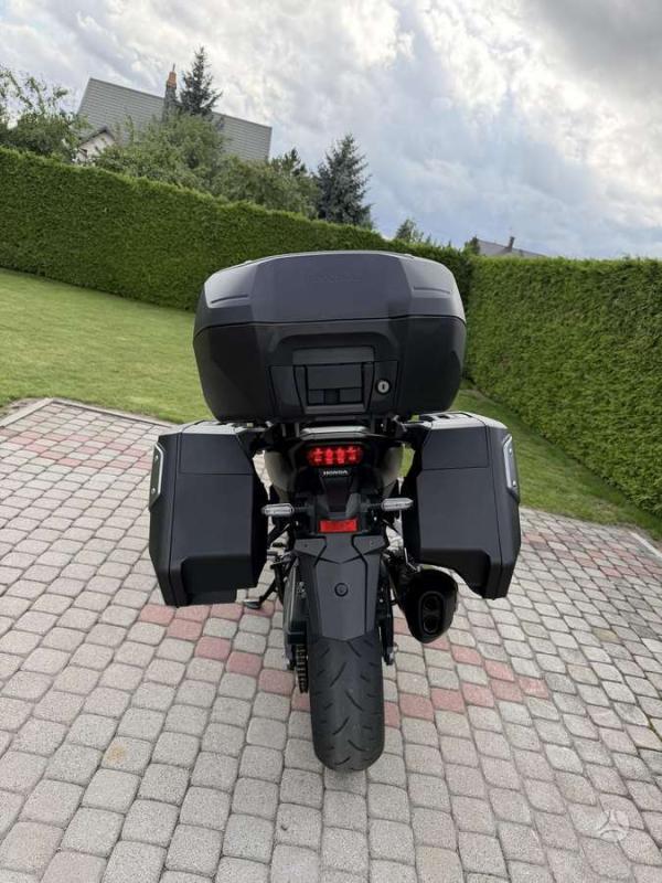 Grey Honda NT 1100 2024 in Marijampole, with an engine capacity of 1.08 L and mileage of 5 thousand km for 10850 €, photo 6 on AUTOMOTO.COM.LV