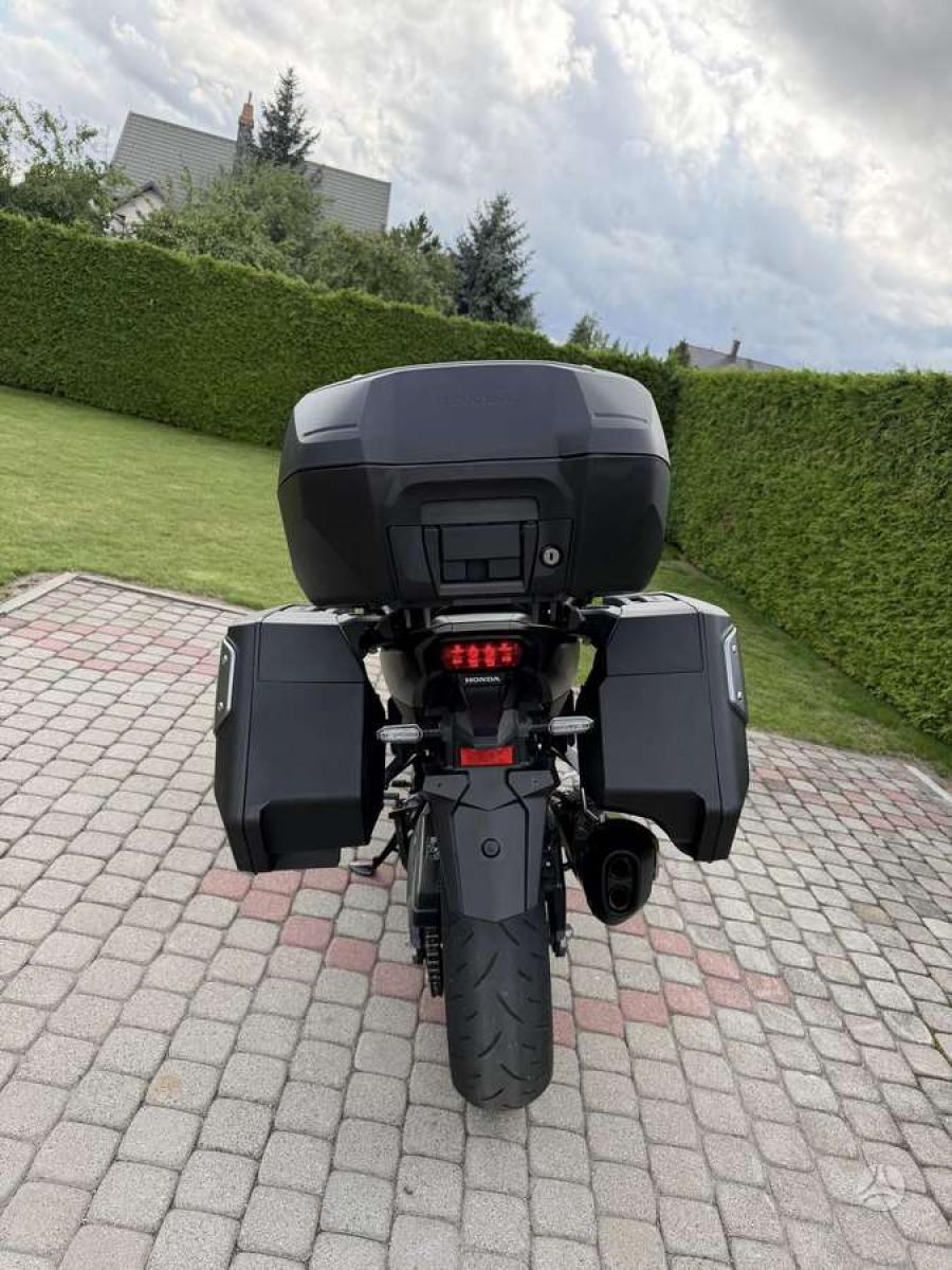 Grey Honda NT 1100 2024 in Marijampole, with an engine capacity of 1.08 L and mileage of 5 thousand km for 10850 €, photo 7 on AUTOMOTO.COM.LV