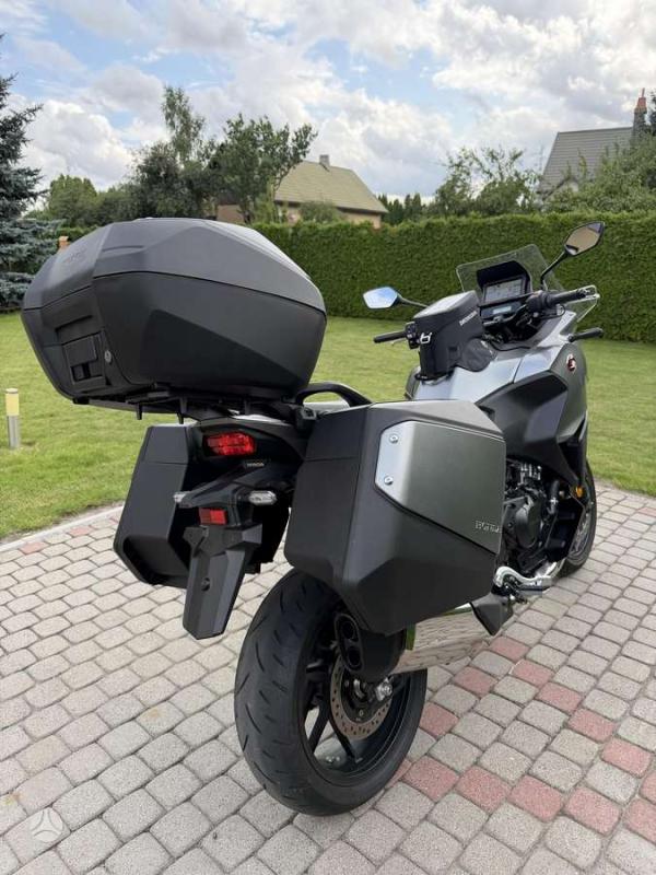 Grey Honda NT 1100 2024 in Marijampole, with an engine capacity of 1.08 L and mileage of 5 thousand km for 10850 €, photo 8 on AUTOMOTO.COM.LV