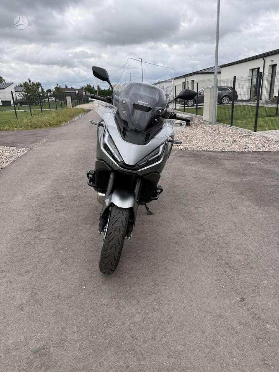 Grey Honda NT 1100 2024 in Vilnius, with an engine capacity of 1.10 L and mileage of 11 thousand km for 13000 €, photo 1 on AUTOMOTO.COM.LV