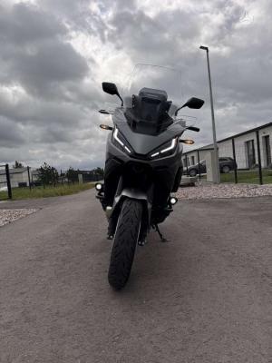 Grey Honda NT 1100 2024 in Vilnius, with an engine capacity of 1.10 L and mileage of 11 thousand km for 13000 €, photo 3 on AUTOMOTO.COM.LV