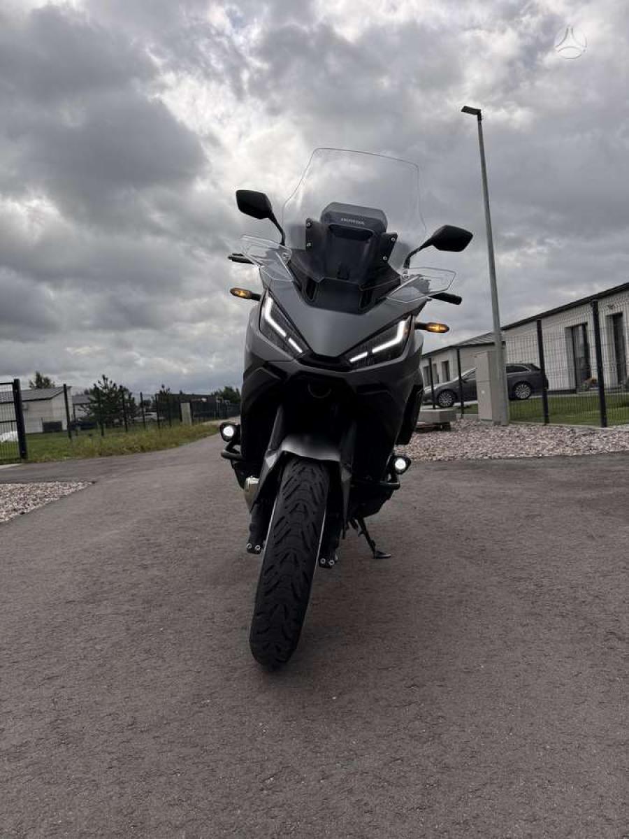 Grey Honda NT 1100 2024 in Vilnius, with an engine capacity of 1.10 L and mileage of 11 thousand km for 13000 €, photo 3 on AUTOMOTO.COM.LV