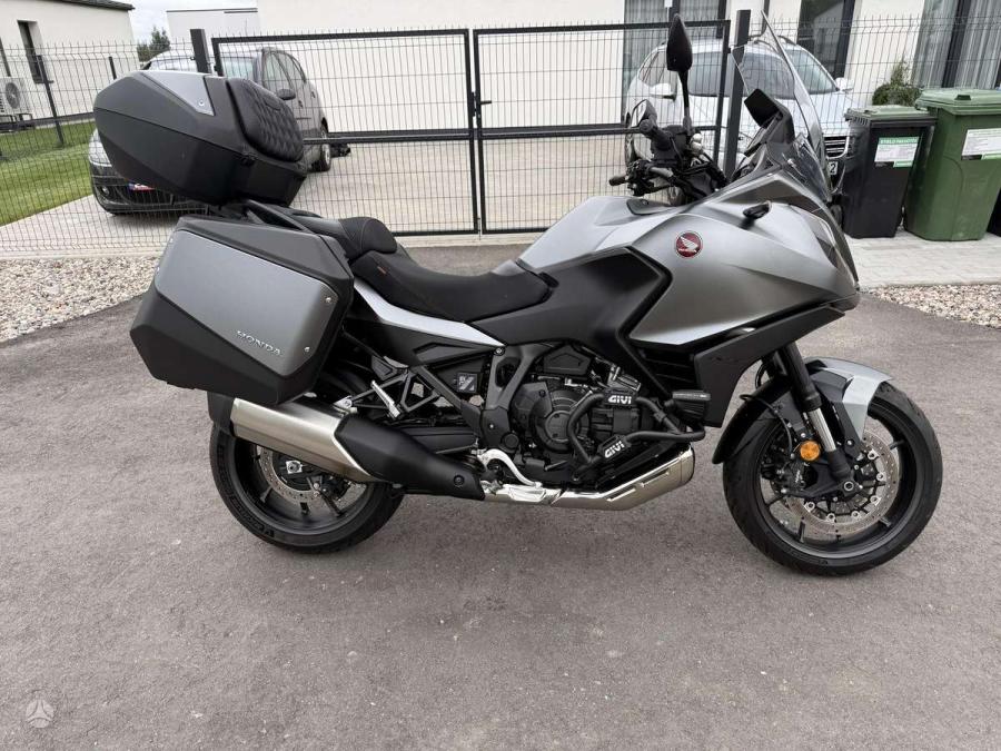 Grey Honda NT 1100 2024 in Vilnius, with an engine capacity of 1.10 L and mileage of 11 thousand km for 13000 €, photo 4 on AUTOMOTO.COM.LV
