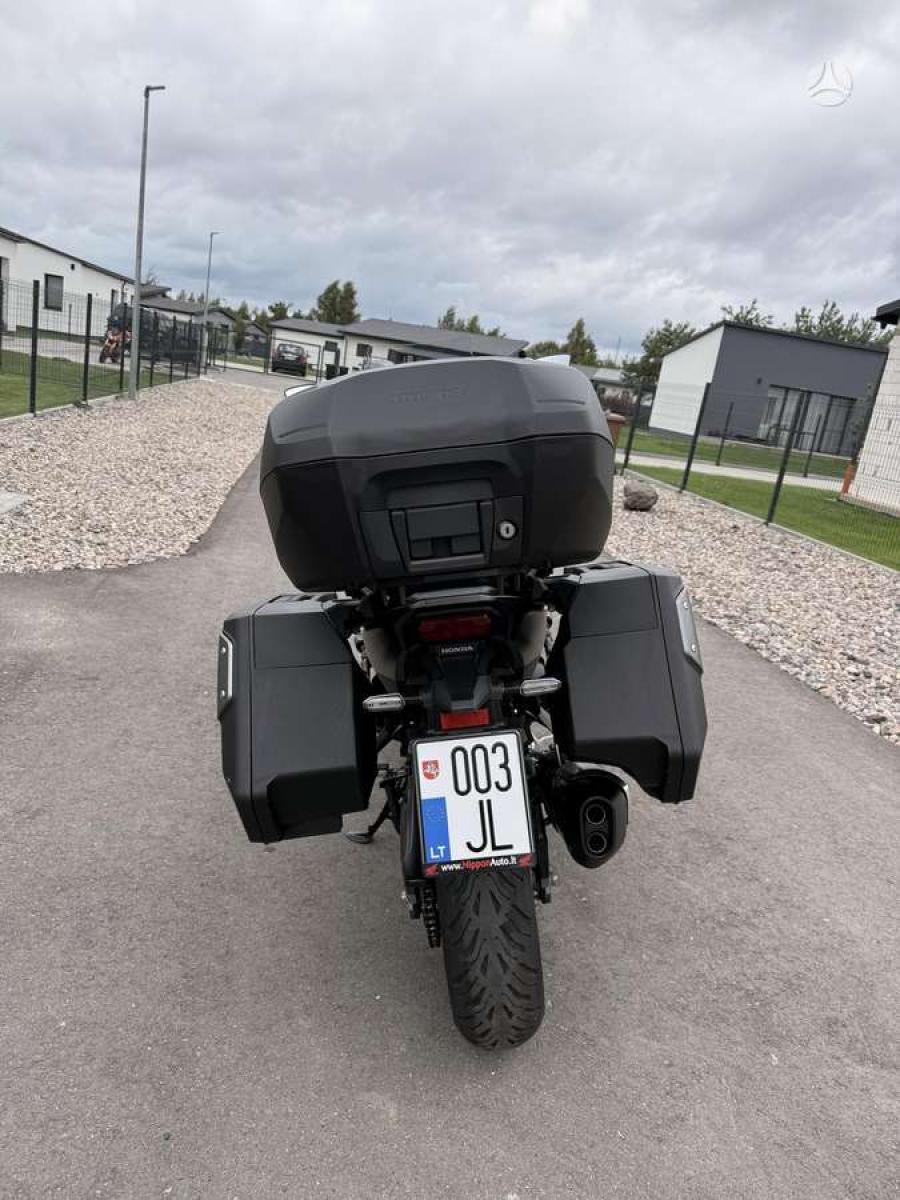 Grey Honda NT 1100 2024 in Vilnius, with an engine capacity of 1.10 L and mileage of 11 thousand km for 13000 €, photo 5 on AUTOMOTO.COM.LV