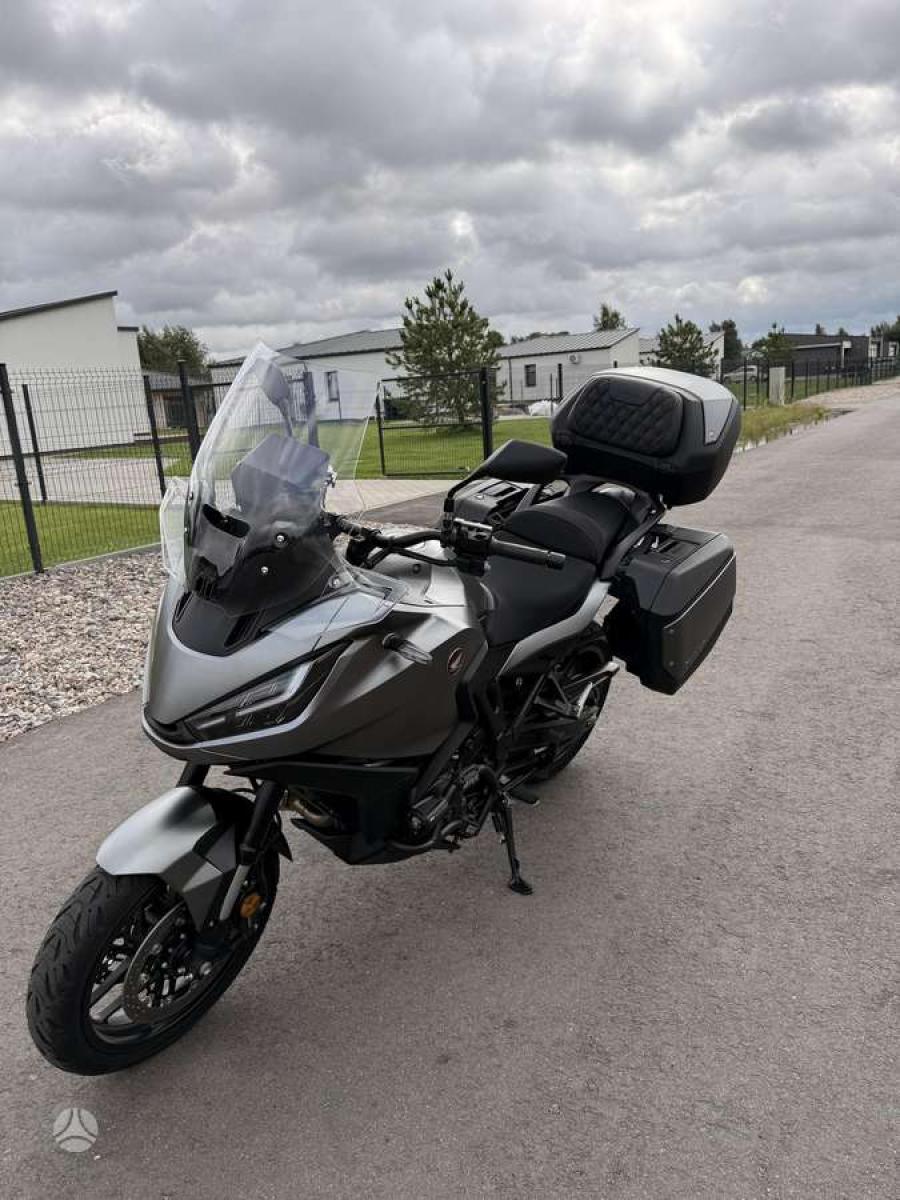 Grey Honda NT 1100 2024 in Vilnius, with an engine capacity of 1.10 L and mileage of 11 thousand km for 13000 €, photo 7 on AUTOMOTO.COM.LV