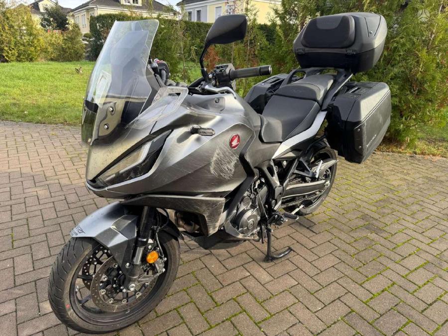 Grey Honda NT 1100 2025 in Taurage, with an engine capacity of 1.10 L and mileage of 5 thousand km for 8300 €, photo 1 on AUTOMOTO.COM.LV