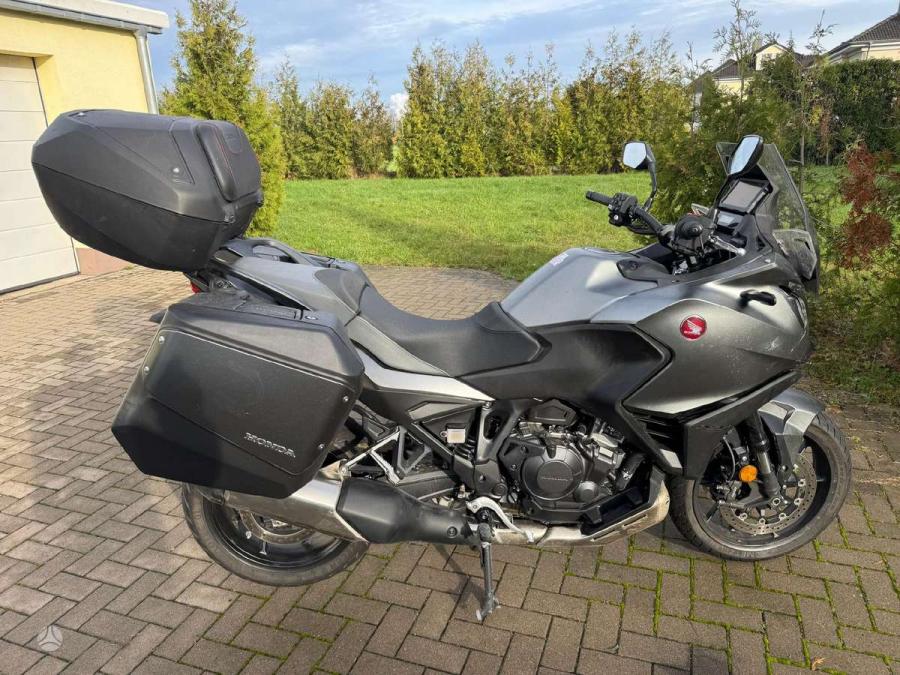 Grey Honda NT 1100 2025 in Taurage, with an engine capacity of 1.10 L and mileage of 5 thousand km for 8300 €, photo 8 on AUTOMOTO.COM.LV