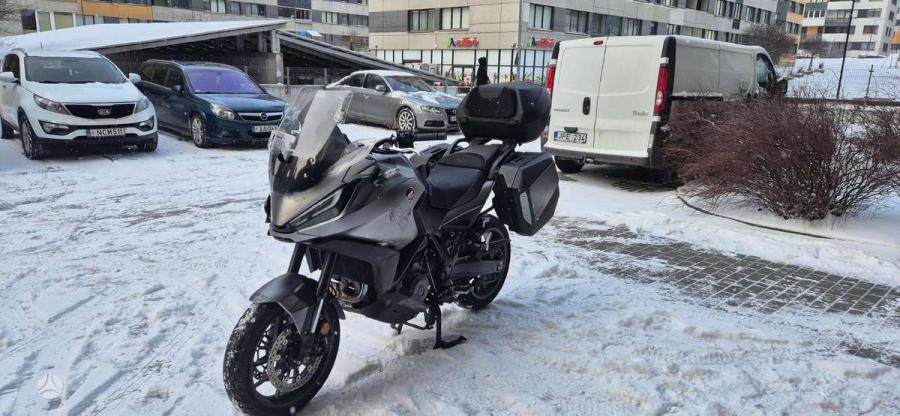 Grey Honda NT 1100 2025 in Vilnius, with an engine capacity of 1.10 L and mileage of 5 thousand km for 8400 €, photo 1 on AUTOMOTO.COM.LV