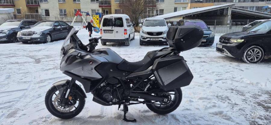 Grey Honda NT 1100 2025 in Vilnius, with an engine capacity of 1.10 L and mileage of 5 thousand km for 8400 €, photo 2 on AUTOMOTO.COM.LV