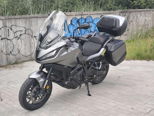 Honda NT 1100 2022 in Riga, with an engine capacity of 1.08 L and mileage of 17 thousand km for 11500 €, photo 1 on AUTOMOTO.COM.LV