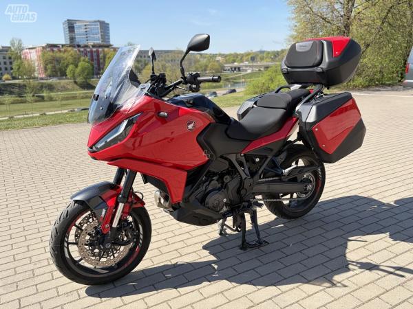 Красный Хонда NT 1100 2023 в Вильнюс, объемом двигателя 1.08 л и пробегом 26 тыс. км за 10500 €, фото 1 на AUTOMOTO.COM.LV