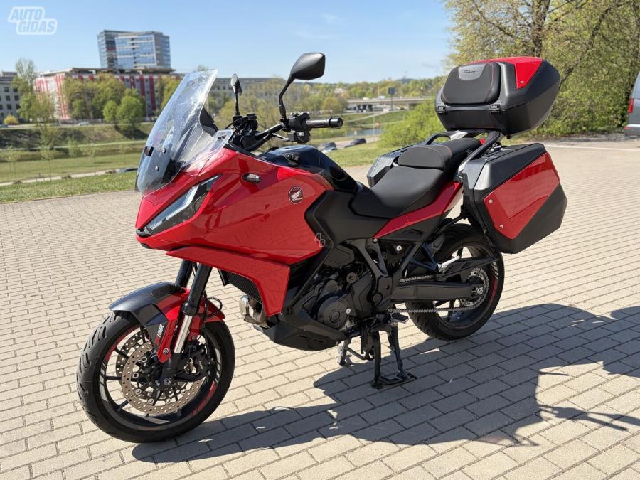 Красный Хонда NT 1100 2023 в Вильнюс, объемом двигателя 1.08 л и пробегом 26 тыс. км за 10500 €, фото 1 на AUTOMOTO.COM.LV