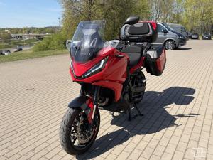 Красный Хонда NT 1100 2023 в Вильнюс, объемом двигателя 1.08 л и пробегом 26 тыс. км за 10500 €, фото 3 на AUTOMOTO.COM.LV