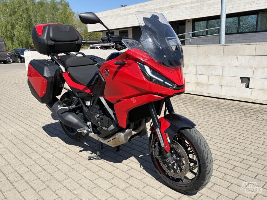 Красный Хонда NT 1100 2023 в Вильнюс, объемом двигателя 1.08 л и пробегом 26 тыс. км за 10500 €, фото 4 на AUTOMOTO.COM.LV