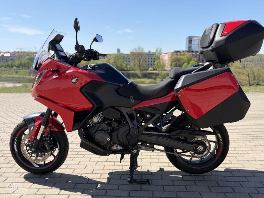 Красный Хонда NT 1100 2023 в Вильнюс, объемом двигателя 1.08 л и пробегом 26 тыс. км за 10500 €, фото 6 на AUTOMOTO.COM.LV