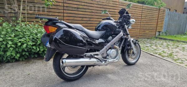 Honda NT 650V 1999 Rīga, ar dzinēja tilpumu 0.65 L un nobraukumu 0 tūkst. km par 2200 €, foto 3 vietnē AUTOMOTO.COM.LV