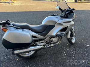 Honda NT 650V 2002 in Cesis, with an engine capacity of 0.65 L and mileage of 0 thousand km for 1250 €, photo 3 on AUTOMOTO.COM.LV