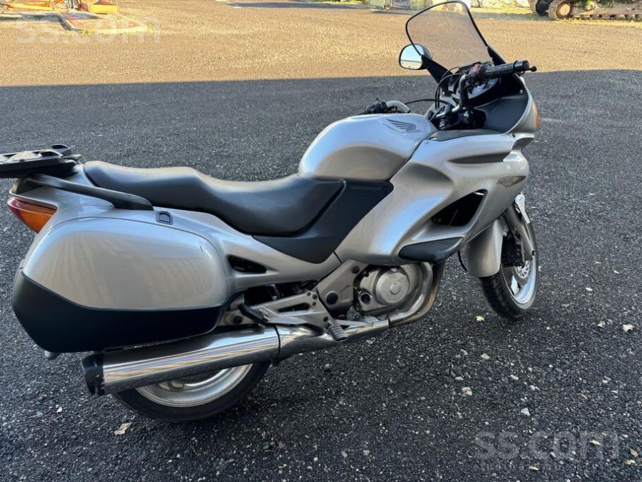 Honda NT 650V 2002 in Cesis, with an engine capacity of 0.65 L and mileage of 0 thousand km for 1250 €, photo 3 on AUTOMOTO.COM.LV