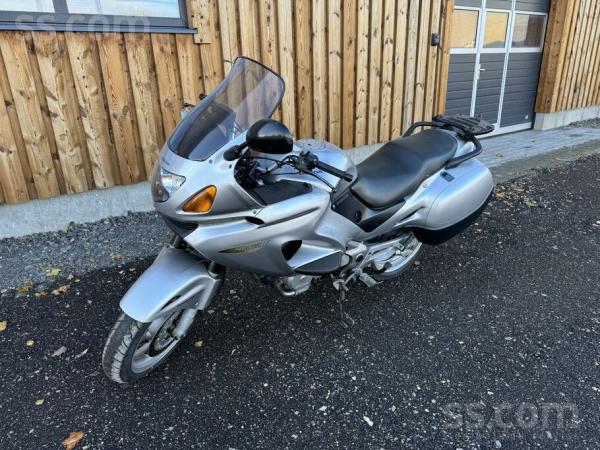 Honda NT 650V 2002 in Cesis, with an engine capacity of 0.65 L and mileage of 0 thousand km for 1250 €, photo 8 on AUTOMOTO.COM.LV