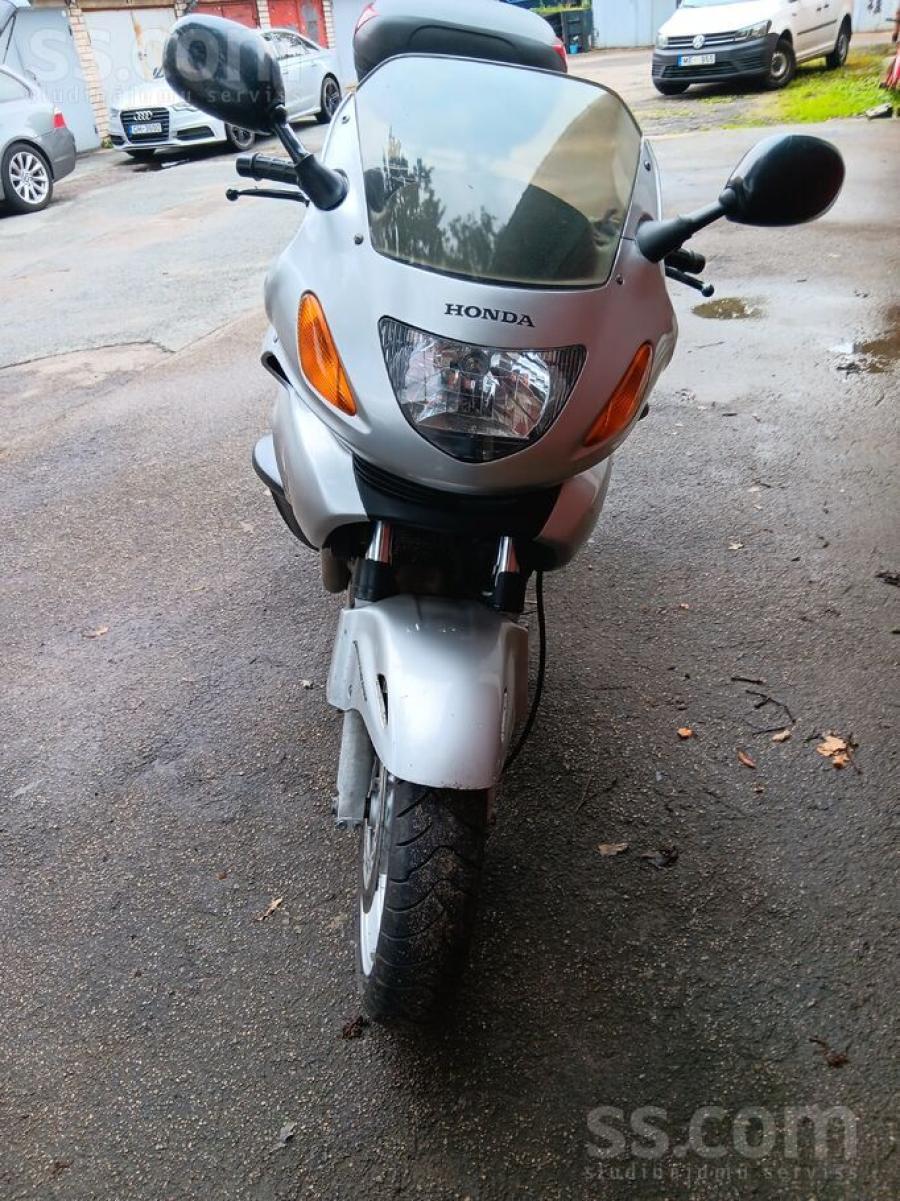 Honda NT 650V 2002 Rīga, ar dzinēja tilpumu 0.65 L un nobraukumu 0 tūkst. km par 1750 €, foto 4 vietnē AUTOMOTO.COM.LV