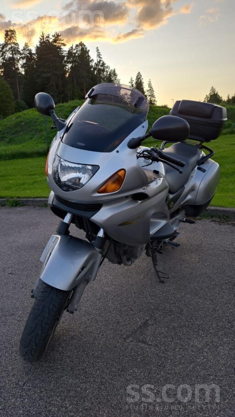 Honda NT 650V 2002 in Ogre, with an engine capacity of 0.65 L and mileage of 0 thousand km for 2200 €, photo 3 on AUTOMOTO.COM.LV
