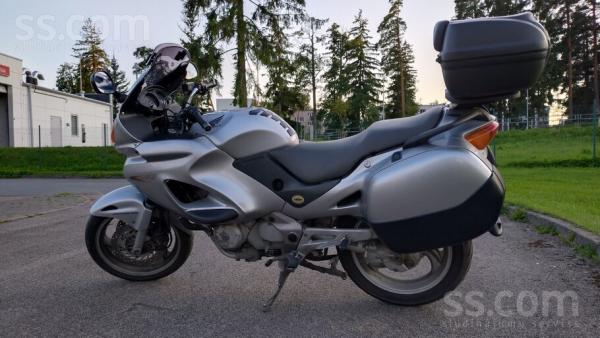 Honda NT 650V 2002 in Ogre, with an engine capacity of 0.65 L and mileage of 0 thousand km for 2200 €, photo 4 on AUTOMOTO.COM.LV