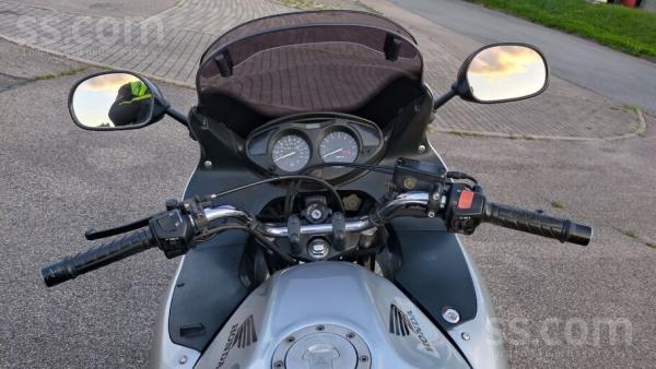 Honda NT 650V 2002 in Ogre, with an engine capacity of 0.65 L and mileage of 0 thousand km for 2200 €, photo 5 on AUTOMOTO.COM.LV