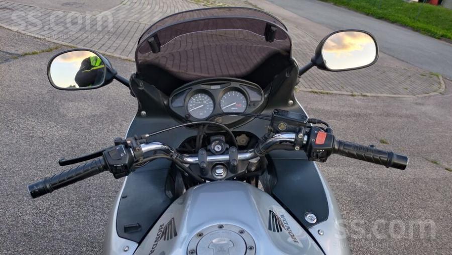 Honda NT 650V 2002 in Ogre, with an engine capacity of 0.65 L and mileage of 0 thousand km for 2200 €, photo 6 on AUTOMOTO.COM.LV