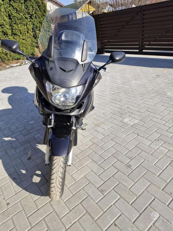 Black Honda NT 2007 in Klaipeda, with an engine capacity of 0.75 L and mileage of 43 thousand km for 2000 €, photo 3 on AUTOMOTO.COM.LV