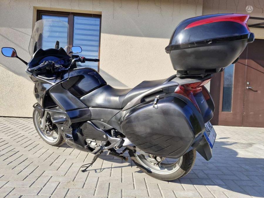 Black Honda NT 2007 in Klaipeda, with an engine capacity of 0.75 L and mileage of 43 thousand km for 2000 €, photo 5 on AUTOMOTO.COM.LV