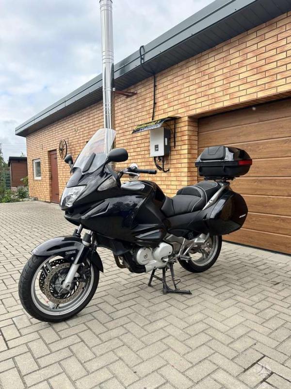Black Honda NT 2011 in Vilkaviskis, with an engine capacity of 0.68 L and mileage of 33 thousand km for 3500 €, photo 1 on AUTOMOTO.COM.LV