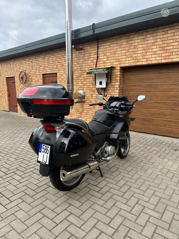 Black Honda NT 2011 in Vilkaviskis, with an engine capacity of 0.68 L and mileage of 33 thousand km for 3500 €, photo 2 on AUTOMOTO.COM.LV