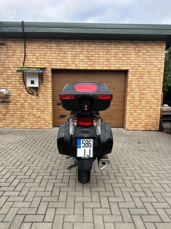 Black Honda NT 2011 in Vilkaviskis, with an engine capacity of 0.68 L and mileage of 33 thousand km for 3500 €, photo 3 on AUTOMOTO.COM.LV